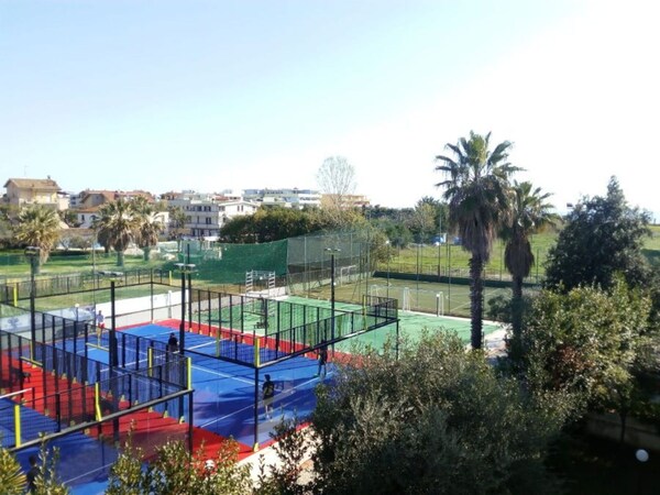 Nice Apartment For 4 Guests With Wifi, Tv, Balcony, Pets Allowed And Parking - Martinsicuro