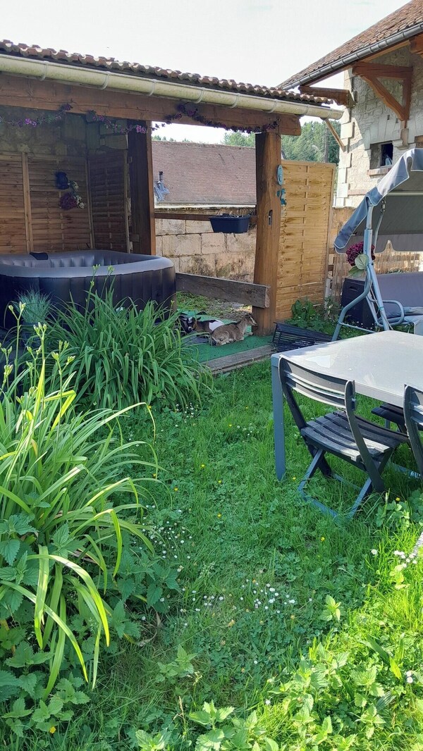 Homerez - Studio Confortable Avec Piscine Privée à Vassens - 16 M² - Aisne