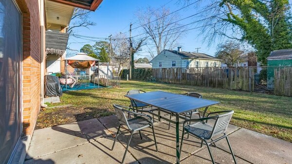 This Apartment Is A 1 Bedroom(s), 1 Bathrooms, Located In Hampton, Va. - Hampton, VA