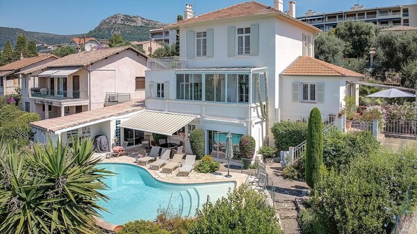 Five Bedrooms, Pool, Separate Flat At Garden Level. Accessible Via Chair Lift. - Cagnes-sur-Mer