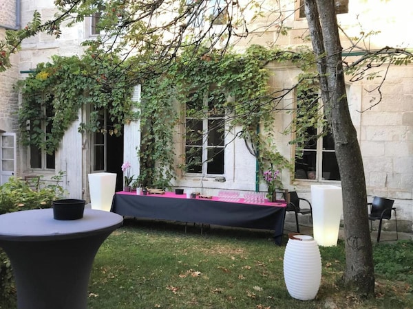 Homerez - Maison Spacieuse Avec Spa - ibis Niort Marais Poitevin
