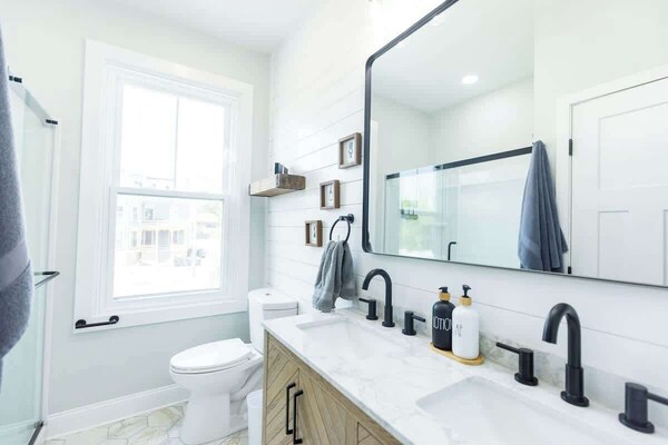 Jennifer's Comfy & Stylish Broadway Escape - Cranston, RI