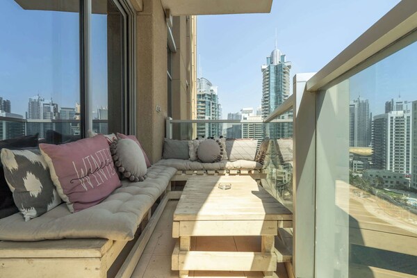 Chic Apartment In Marina Sleeps 4 With Canal Views - ドバイマリーナ