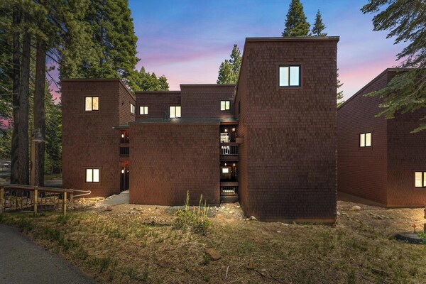 Ski-in/out + Bike In/out Northstar Village Gem! - Tahoe Vista, CA