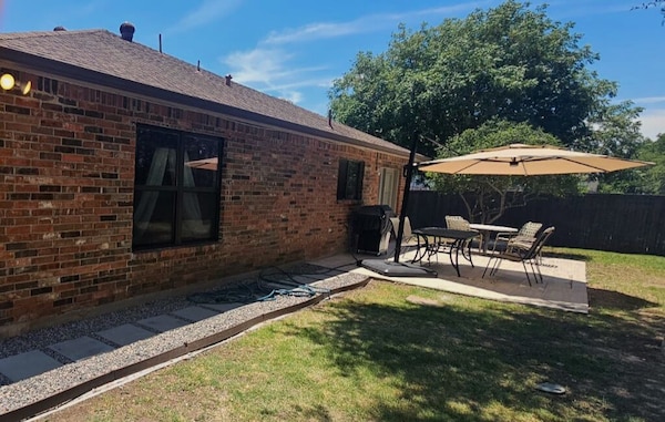 Esty Relaxation 3 Bedroom Home In Frisco \N\nspacious And Centrally Located - Frisco, TX