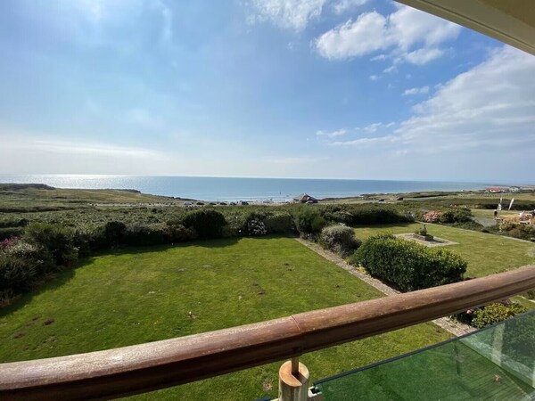 Large Family Coastal Retreat - Panoramic Views Of Rest Bay, Porthcawl. - Porthcawl