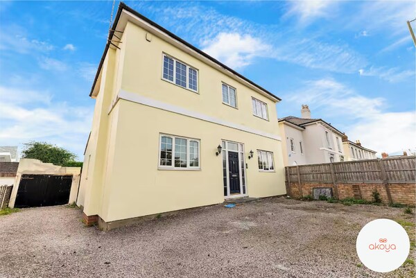 A Contemporary Cotswold Grace-beautiful 4bed Haven - Cheltenham