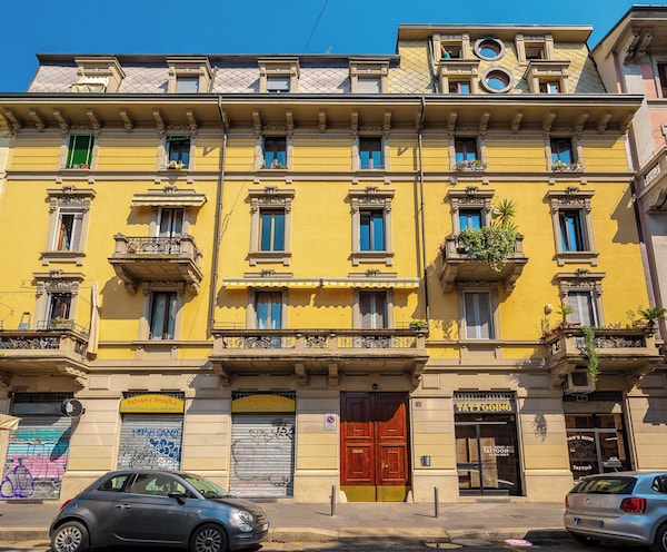 Milano Wellness Suite - Private Spa, Sauna, Gym & Stylish Comfort - Milan