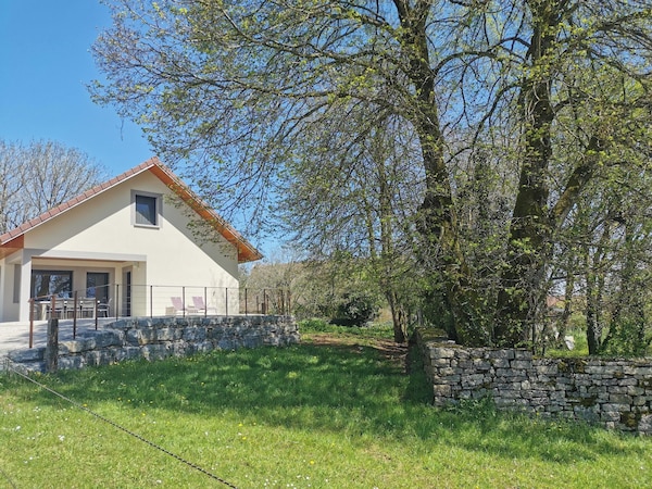 Homerez - Maison Accueillante Avec Jardin - Le Fied - Lons-le-Saunier