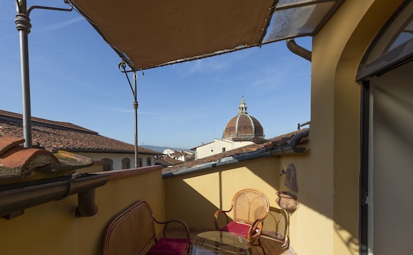 Elegant Apartment With Panoramic Terrace In The Historic Heart Of Pistoia - 피스토야