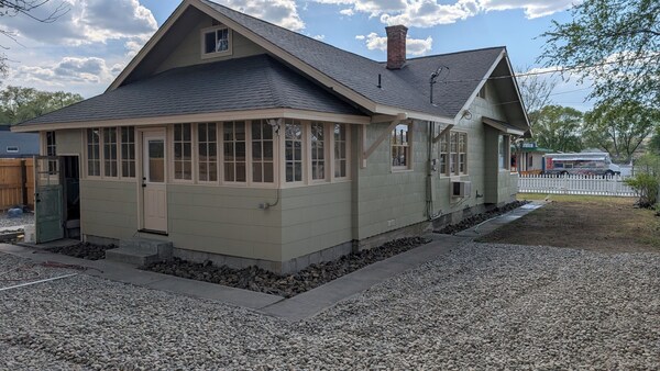 Charming 3-bedroom House Walking Distance To The Lake, Restaurants, Pet Friendly - Soap Lake, WA