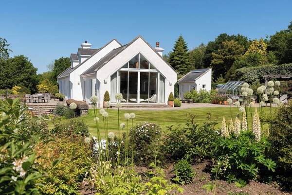 Dundarragh Lodge, Stunning North Coast Villa With River Views & Hot Tub For 20+ - Irlande du Nord