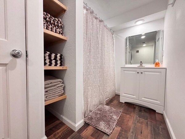 3 Bedroom Retreat Next To Nubs Nob Ski Hill In Harbor Springs - Sleeps 8. - Harbor Springs, MI