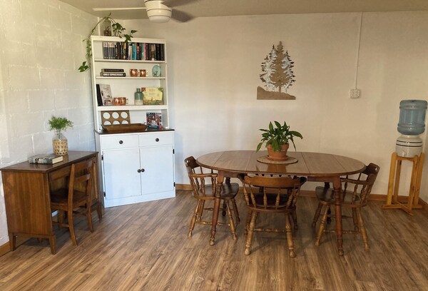 Charming 2-bedroom Cottage In Lovely Downtown Weaverville With Wifi, Ac - Weaverville, CA