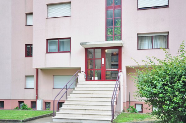 Lip's Friendship Shelter - In The Heart Of Boavista, Next To The House Of Music - Porto