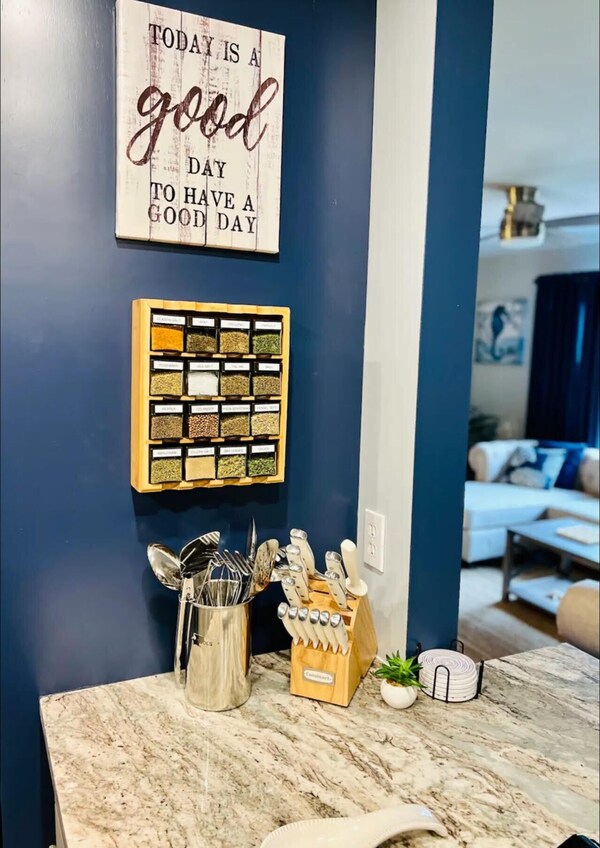 Sailors Cove- Elegant, Modern, Newly Renovated, Pet Friendly Escape W/ Jacuzzi - Crystal River, FL