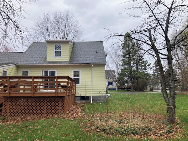 3-bedroom House With Path To Beach Right From The Yard! - Public Beach, Ontonagon