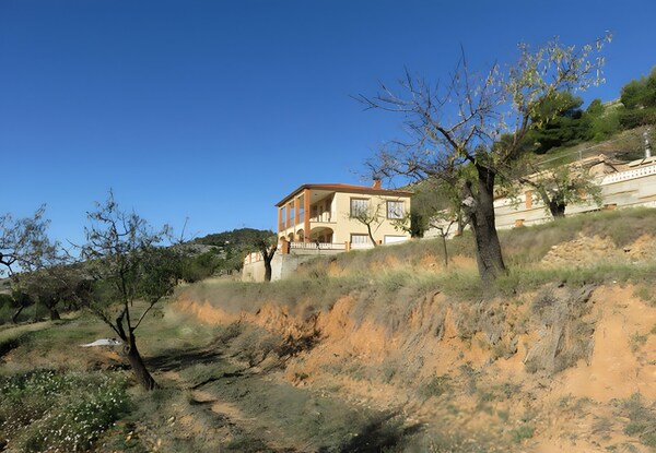 Country House 'Sol' With Mountain View, Shared Pool And Wi-fi - Castalla