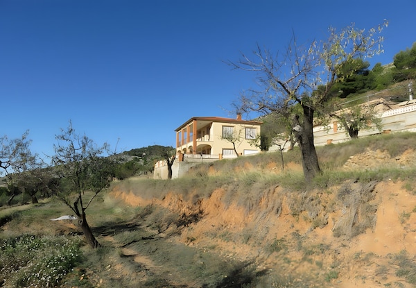 Country House 'Sol' With Mountain View, Shared Pool And Wi-fi - Castalla