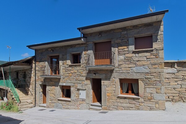 Holiday Home 'Alcobilla Lake' With Mountain View, Shared Garden And Balcony - Puebla de Sanabria
