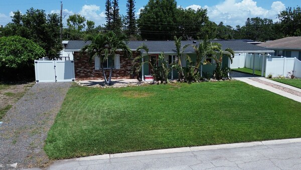 Charming Bungalow In West Bradenton Only Minutes From Bradenton Beach And Img. - Longboat Key, FL