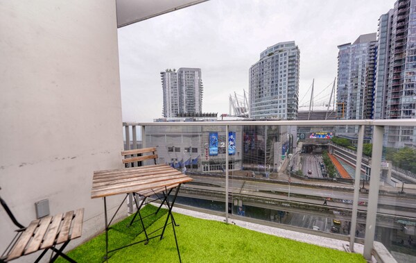 New 2025 Luxury Stadium Views/downtown Core - North Vancouver