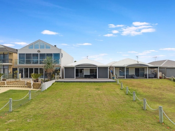 Waterfront Island Escape Home - South Australia