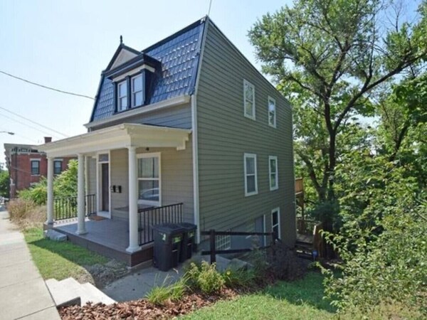 Renovated 2b W/balcony By Otr, Uc, Findlay Market - Ohio