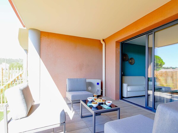 Comfortable T2 With Terrace, Pool And Parking Included - Collobrières