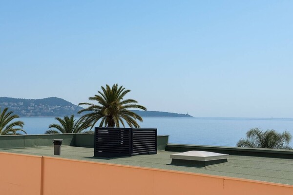 Seafront Apartment On The Promenade Des Anglais - Villefranche-sur-Mer