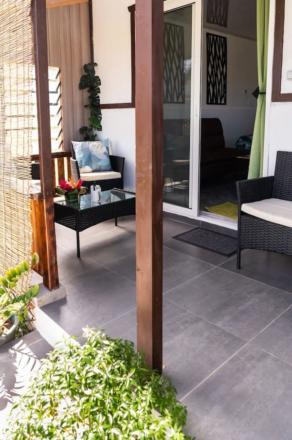 Nahi Lodge Summary:<br>b - Bora-Bora