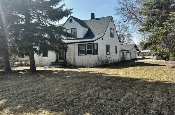 Charming 3-bedroom Main Floor Apartment 5 Minutes From Sandlake Wild Life Refuge - South Dakota