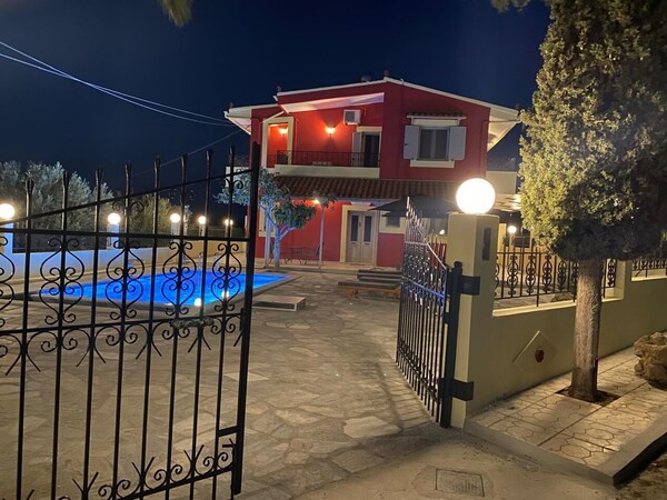 Cretaleisure Luxurious Villa With Pool - Girit Adasi