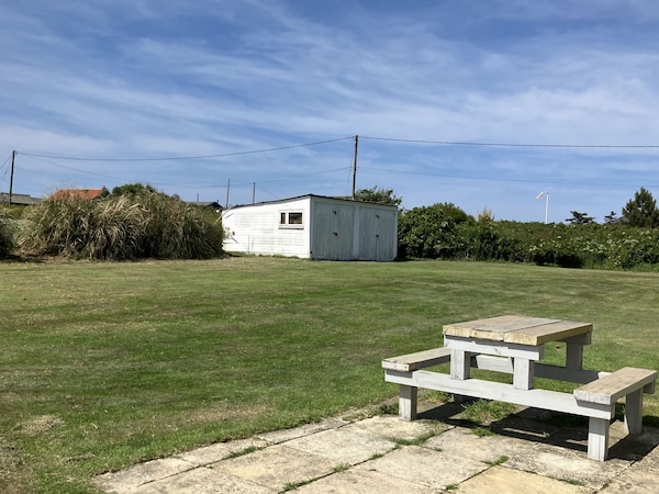 Seadrift, Pet Friendly, With Open Fire In Happisburgh, East Anglia - Sea Palling
