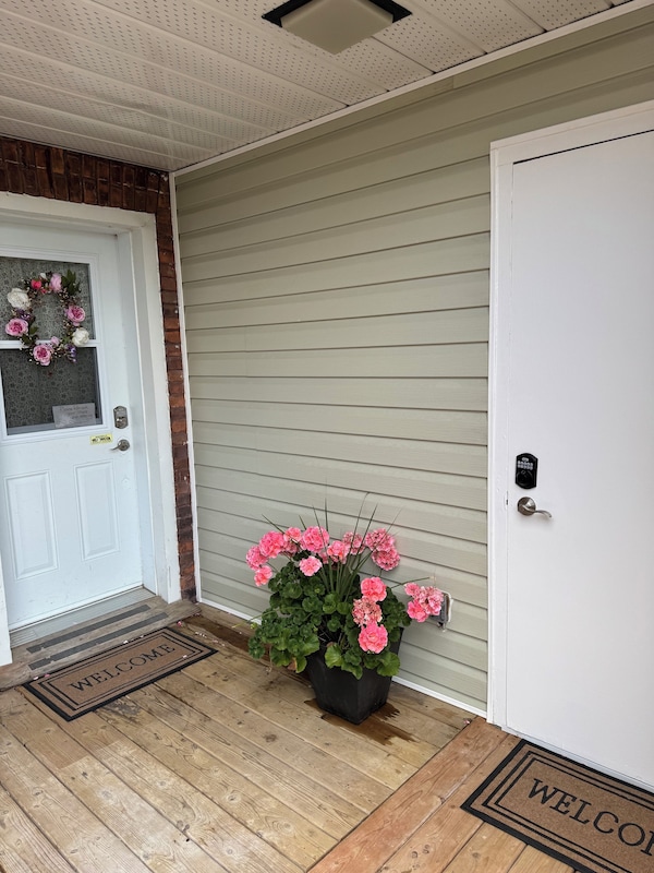 Cozy Accessible Oasis With Ac, Wifi, Kitchenette In Charming Vankleek Hill - Hawkesbury