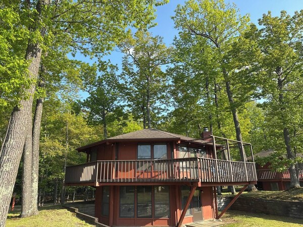 Charming 2-bedroom House With Ac, Wifi In Serene Eagle River - Eagle River, WI
