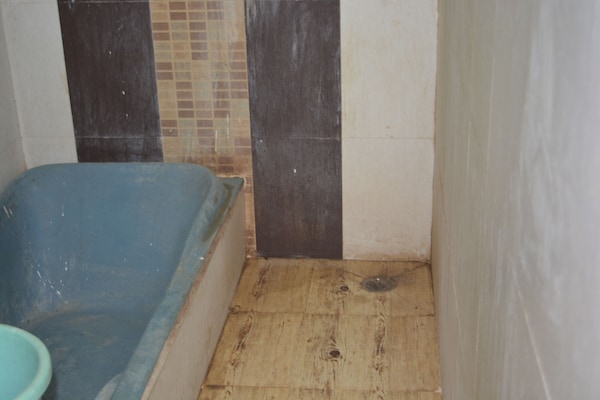 Charming 3-bedroom Bungalow With Ac, Fitness Room In Wonderful Gwalior - Rajasthan