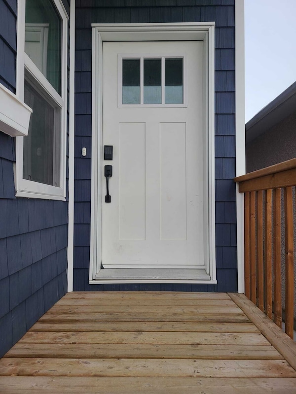 Amazing 4 Bedrooms Entire Home In Winnipeg With Free Parking, Wi-fi And More - Winnipeg