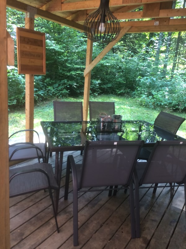 Family Cottage By River Pet Friendly Sleeps 7, 3 Waterfalls And Hiking Trails - Bracebridge
