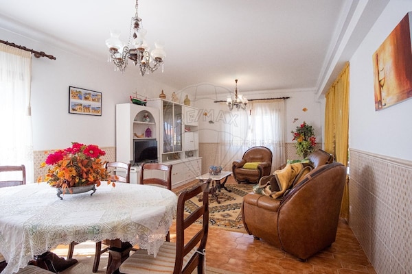 3-bedroom Apartment In Enchanting Nazaré With Wifi - Nazaré