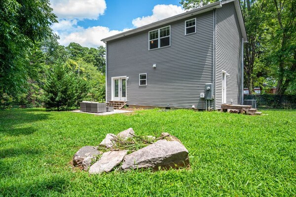 Walk To Lenovo-perfect For Bargatze Or Ghost Fans! Dog Friendly, Luxurious - Cary, NC