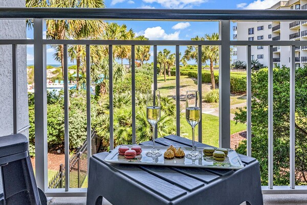 Sea, Sun, & Sand Renovated 1-bed/1 Bath Oceanfront Condo At Bridgewater - Litchfield Beach, South Carolina 
