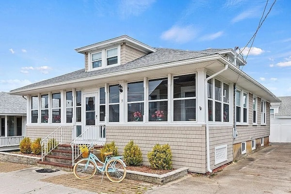 Idlehurst Getaway: 7-br, 2-min From Onset Beach W/ Wifi, Ac Units - Sleeps 14! - Wareham, MA