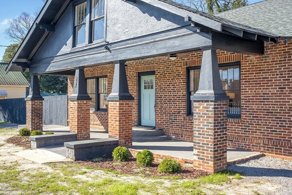 Historic Downtown - 5 Bedrooms, 7 Beds, Sleeps 10! - 에이켄