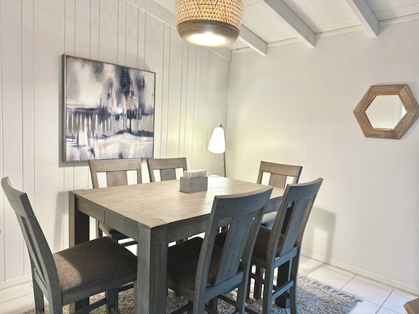 Central Oc Retreat-disney, Grill, Fire Pit & Games - サンタアナ, CA