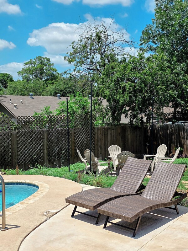 Cozy 3br Home With Pool, Wifi & Ac In A Quiet Neighborhood! - Universal City, TX