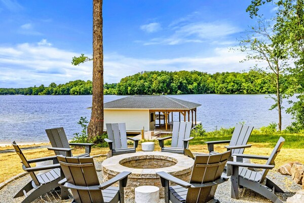New 6br Lakefront Lake Anna, Beach, Dock, Deck Views - Lake Anna, VA