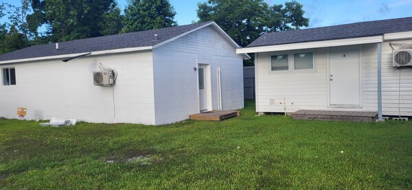 Charming 1-bedroom Bungalow Oasis Panama City With Ac, Wifi - Panama City