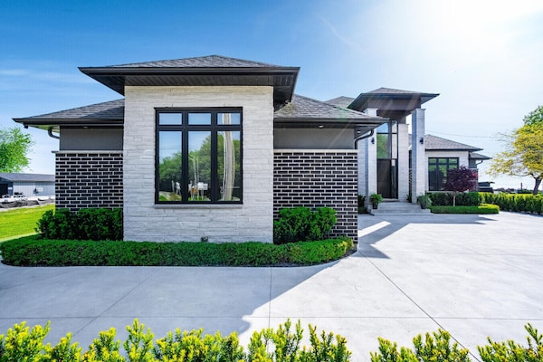 The Carrington Cove Lake Retreat - Leamington