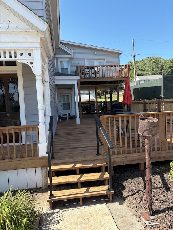 4-bdrm 3 Bath House In Grafton With Large Patio, Wifi And Very Walkable. Fun!!! - Grafton, IL